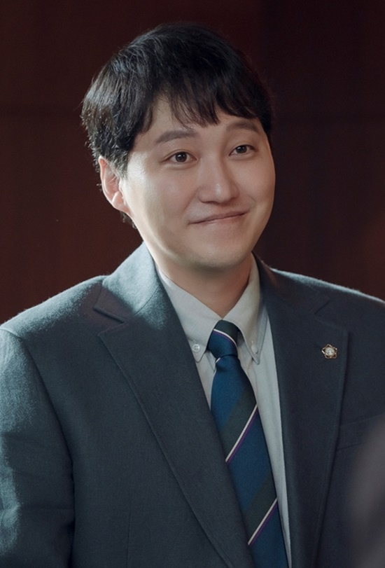 Kim Dae Myung plays a compassionate lawyer in 'The Art of Negotiation ...