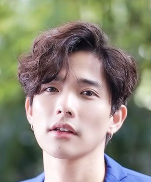 Lee Thanat Lowkhunsombat (ลี ฐานัฐพ์ โล่ห์คุณสมบัติ) - MyDramaList