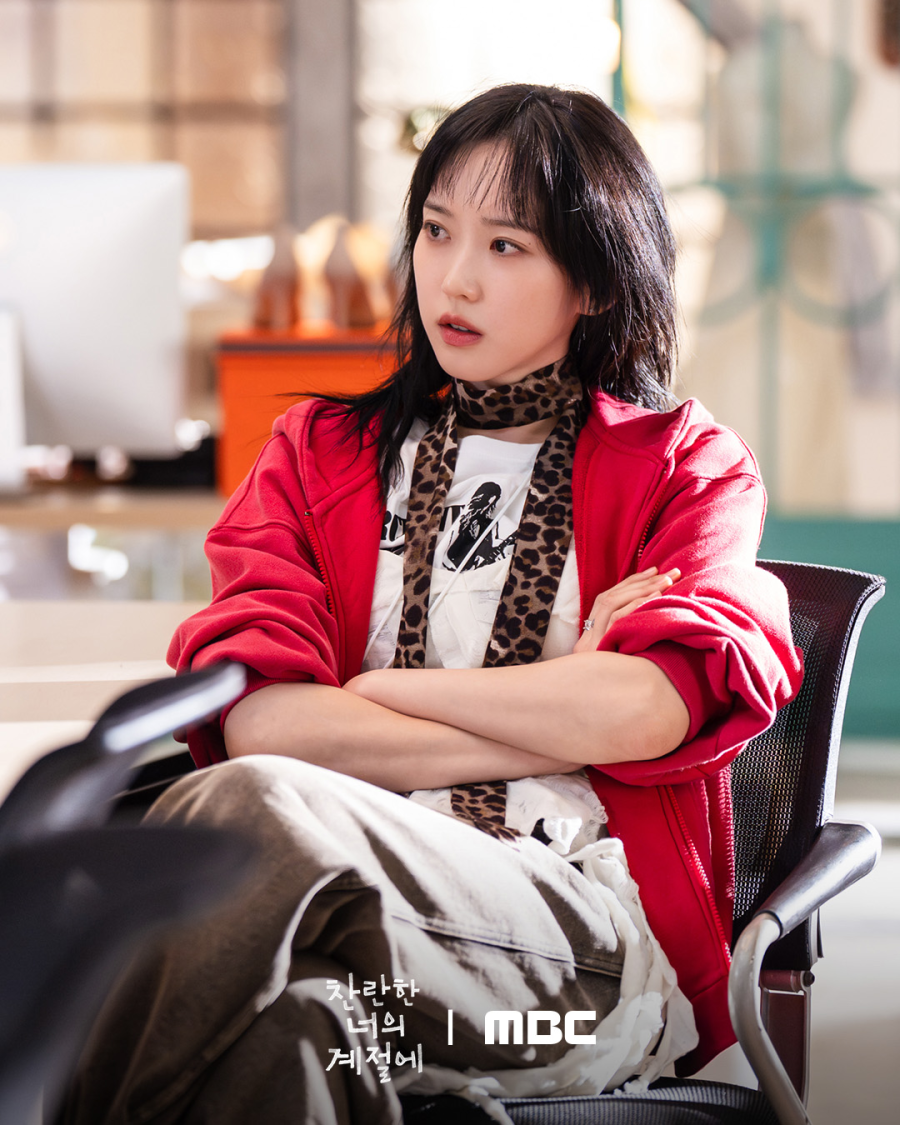 Han Ji Hyeon transforms into a free-spirited designer in 'In Your ...