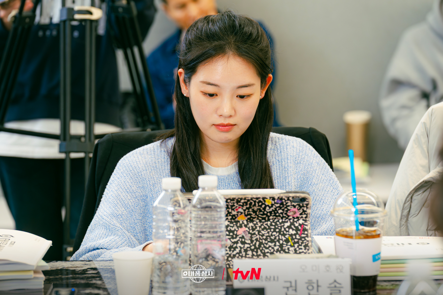 Lee Jun Ho, Kim Min Ha's 'Typhoon Family' confirms premiere ...