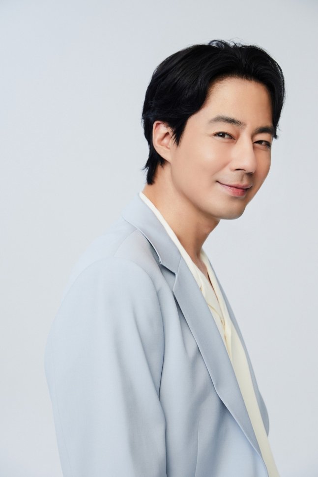 Zo In Sung parts ways with his agency after 13 years - MyDramaList News