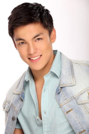 Alex Diaz (James Alexander Diaz) - MyDramaList