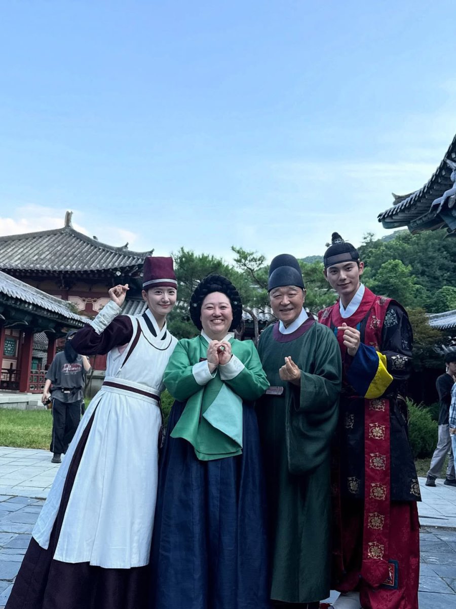 Cast and crew of 'Bon Appetit, Your Majesty' to reportedly go on reward ...