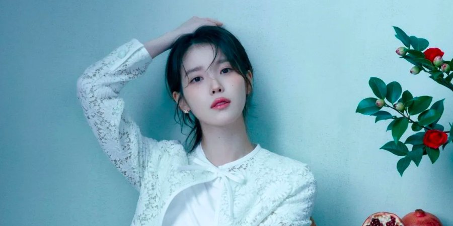 IU generously gifted the crew of 'Wife of a 21st Century Prince' for the Chuseok holiday ...