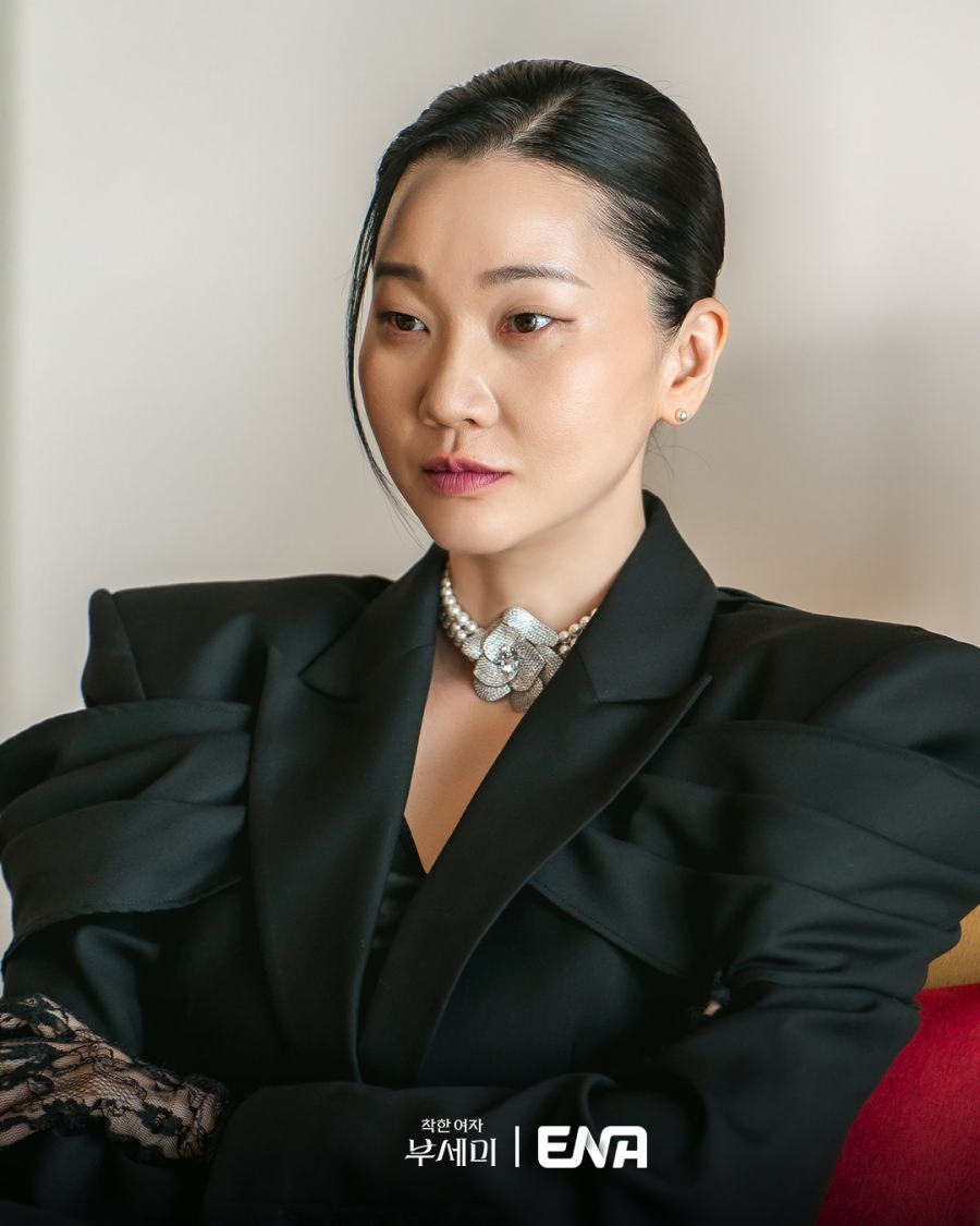 'Queen of Tears' star Jang Yoon Ju undergoes a striking transformation ...
