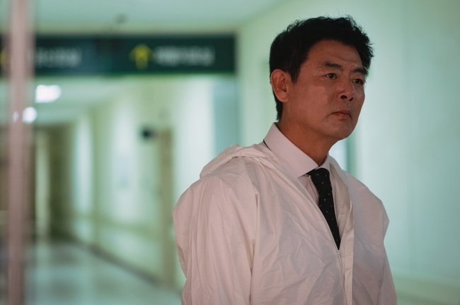 Sung Dong Il defends a murderer to save his daughter in 'Bloody Flower ...