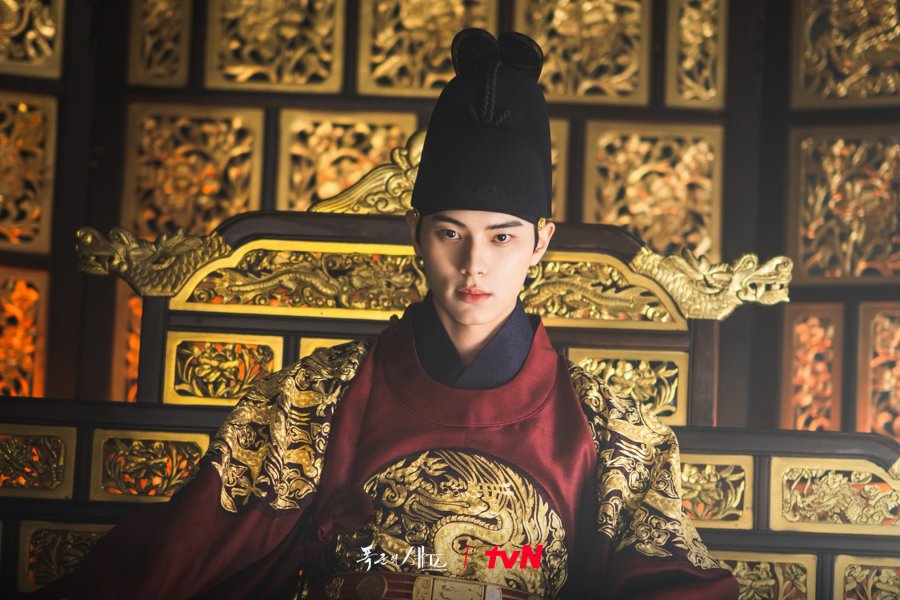 Lee Chae Min joins Byeon Woo Seok's agency after contract with Kim Soo ...