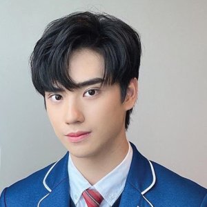 Tee Thanapon Jarujitranon (ธนพล จารุจิตรานนท์) - MyDramaList