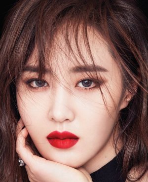 Kwon Yoo Ri (권유리) - MyDramaList