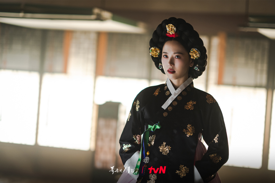 Kang Han Na hides bold ambitions behind her bright smile in 'Bon Appetit, Your Majesty ...