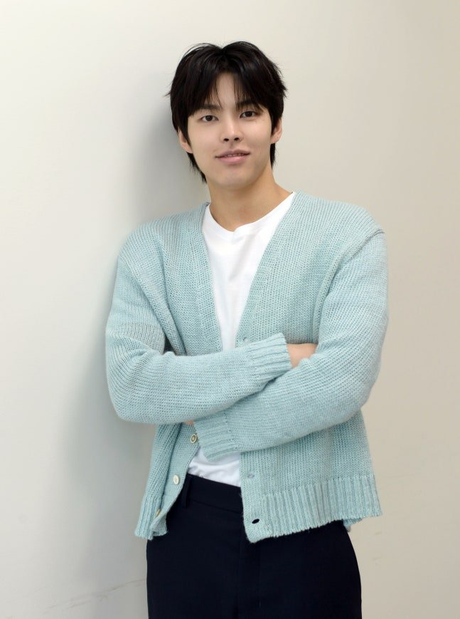 Park Yoon Ho to make his big screen debut through Yeom Jung Ah's new ...