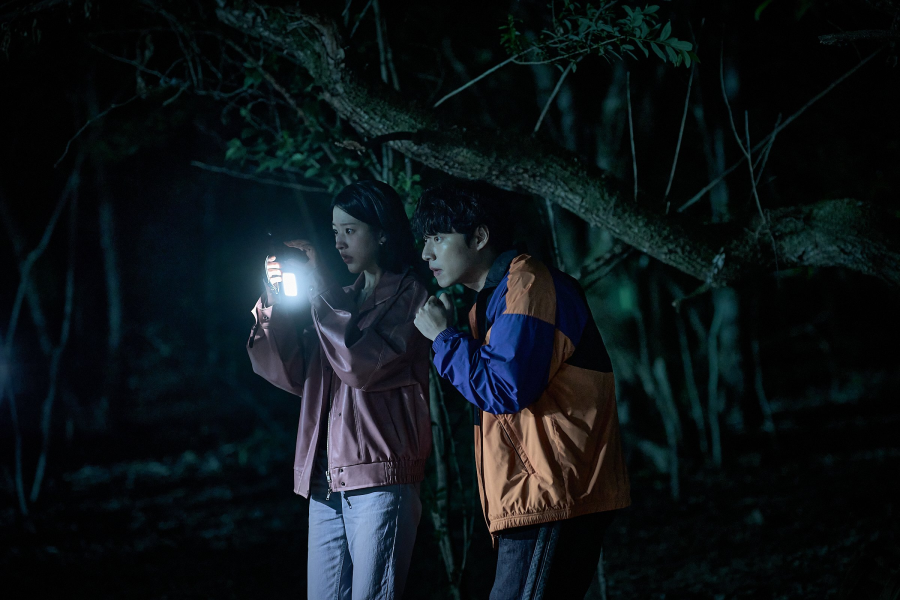 Yoon Jae Chan and Jang Da A struggle to make their escape in 'Salmokji ...