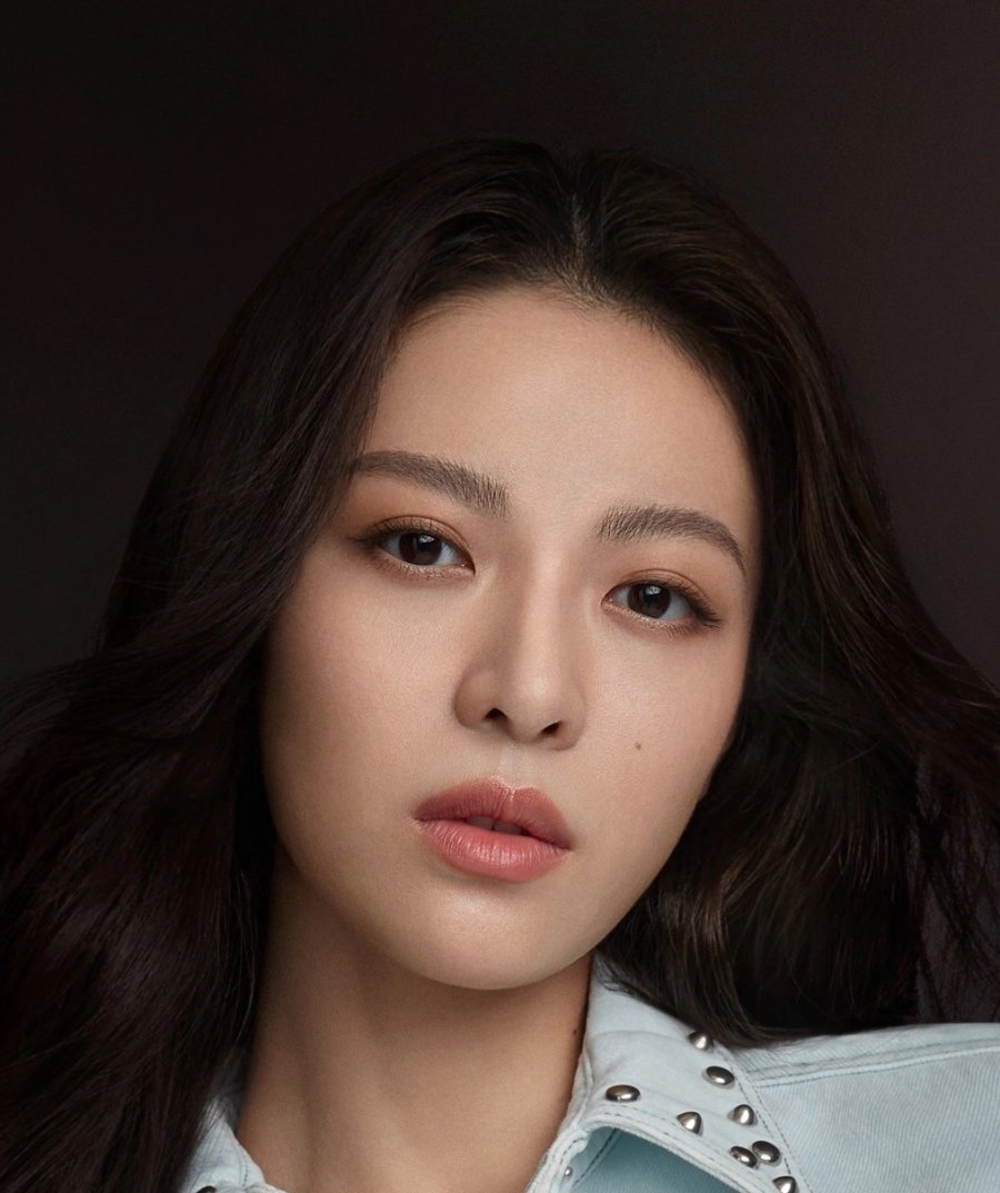 Elaine Zhong (钟楚曦) - MyDramaList