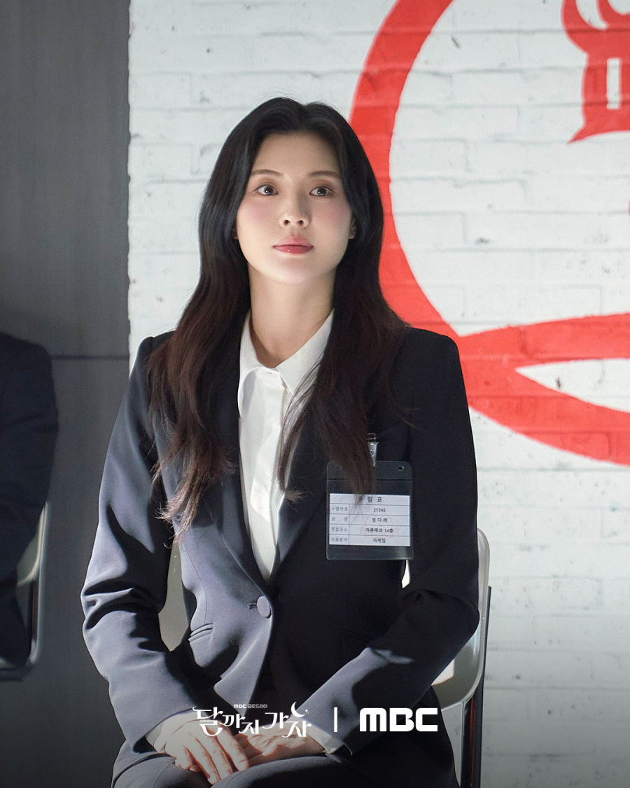 Lacking impressive credentials, Lee Sun Bin struggles at her workplace in 'To the Moon ...