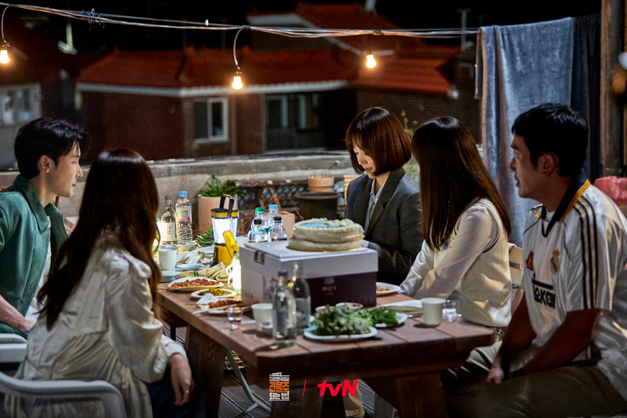 Ha Jung Woo and loved ones feel a shift in their relationships in 'Mad ...