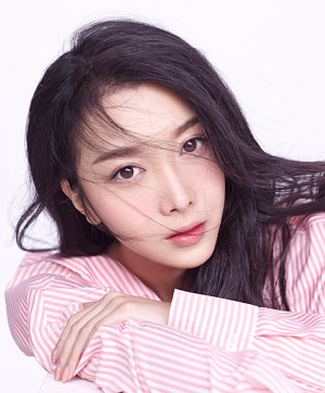 Lyan Zhang (张蓝艺) - MyDramaList