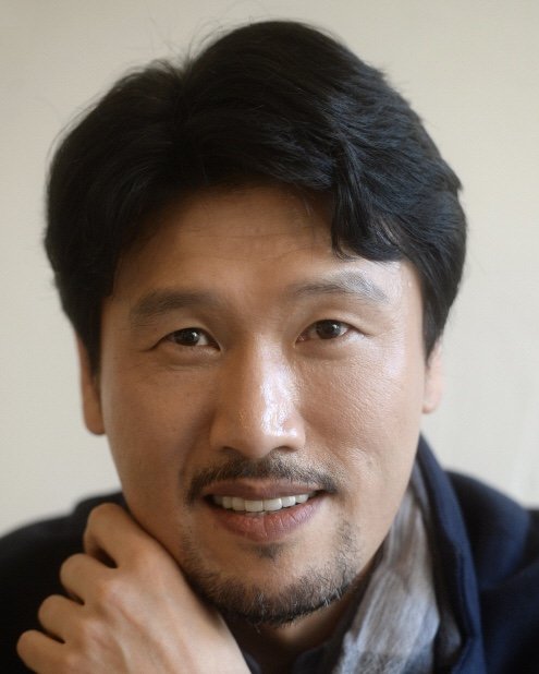 Professor Jin - MyDramaList