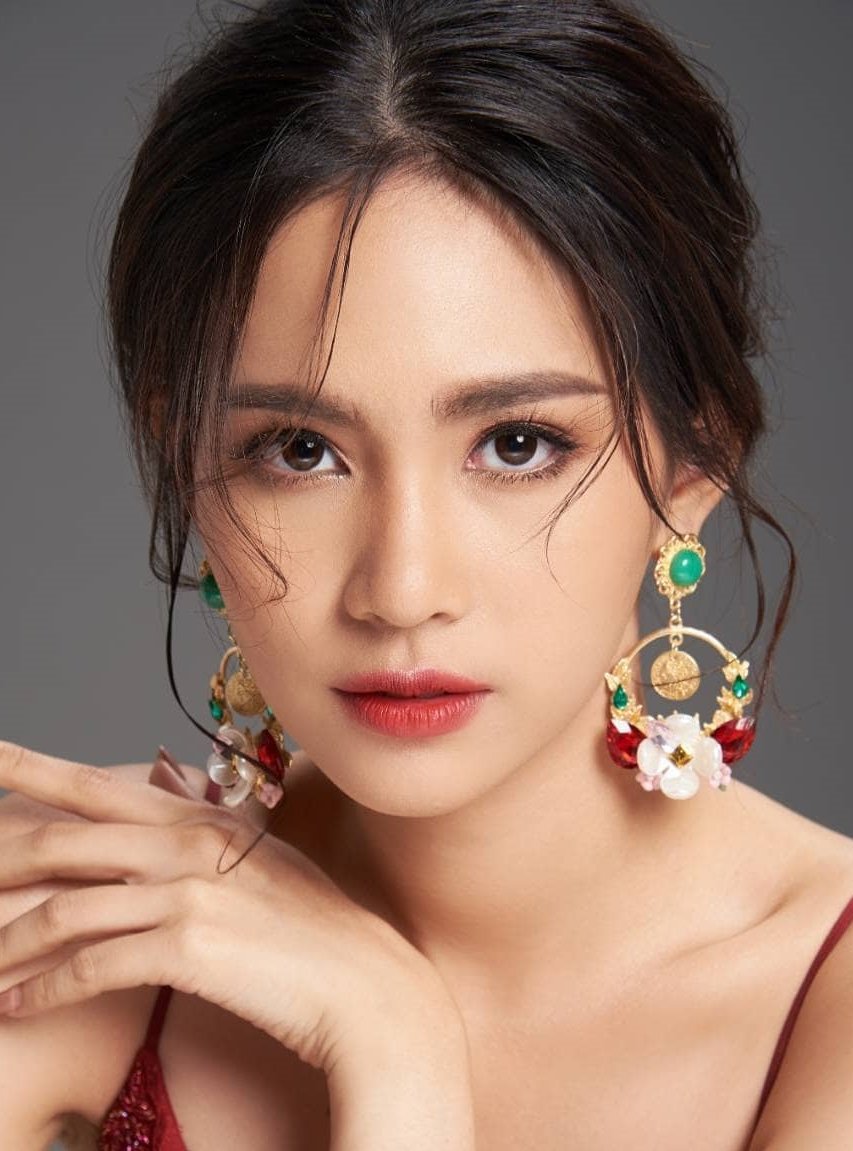 Bint Sireethorn Leearamwat (สิรีธร ลีห์อร่ามวัฒน์) - MyDramaList