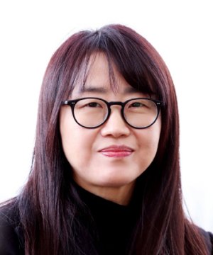 Kim Eun Hee (김은희) - MyDramaList