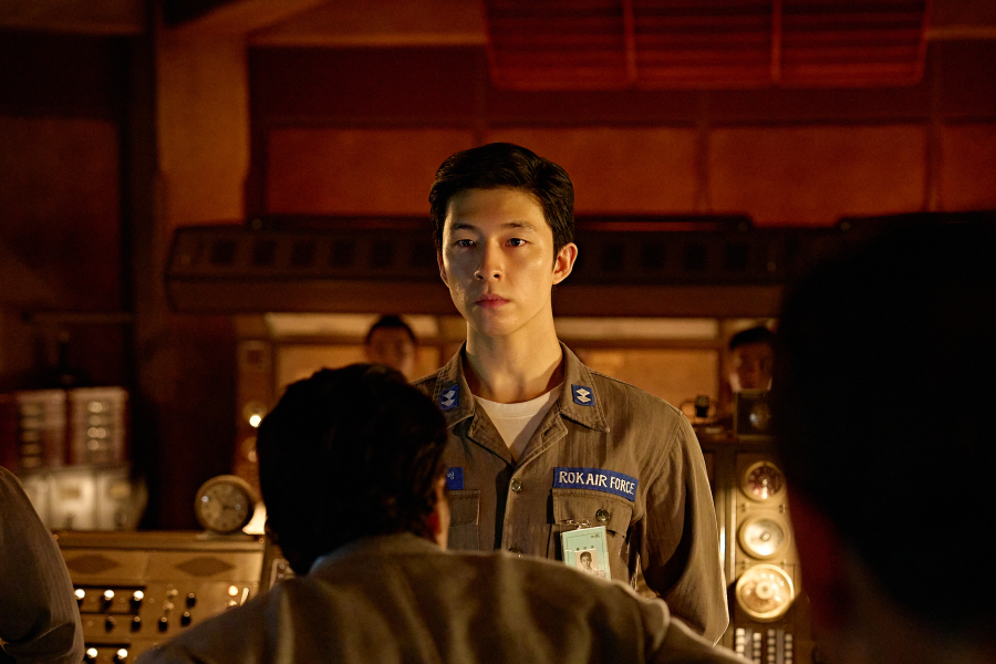 Hong Kyung on learning new languages for the Netflix K-movie 'Good News ...